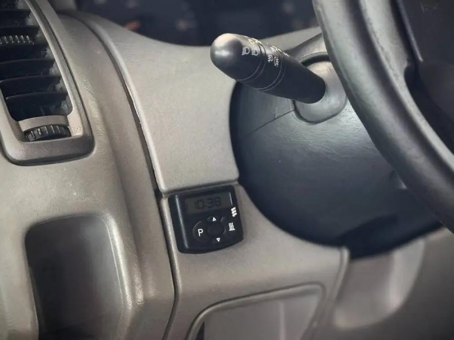 Black Opel Vivaro 2009 in Riga, with an engine capacity of 2.50 L and mileage of 516 thousand km for 6200 €, photo 19 on AUTOMOTO.COM.LV