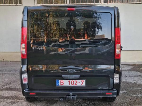 Black Opel Vivaro 2009 in Ogre, with an engine capacity of 2.50 L and mileage of 309 thousand km for 8150 €, photo 7 on AUTOMOTO.COM.LV