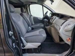 Black Opel Vivaro 2009 in Ogre, with an engine capacity of 2.50 L and mileage of 309 thousand km for 8150 €, photo 10 on AUTOMOTO.COM.LV