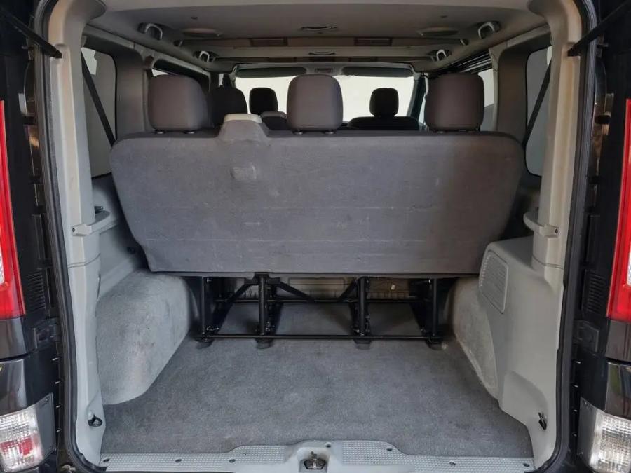 Black Opel Vivaro 2009 in Ogre, with an engine capacity of 2.50 L and mileage of 309 thousand km for 8150 €, photo 23 on AUTOMOTO.COM.LV