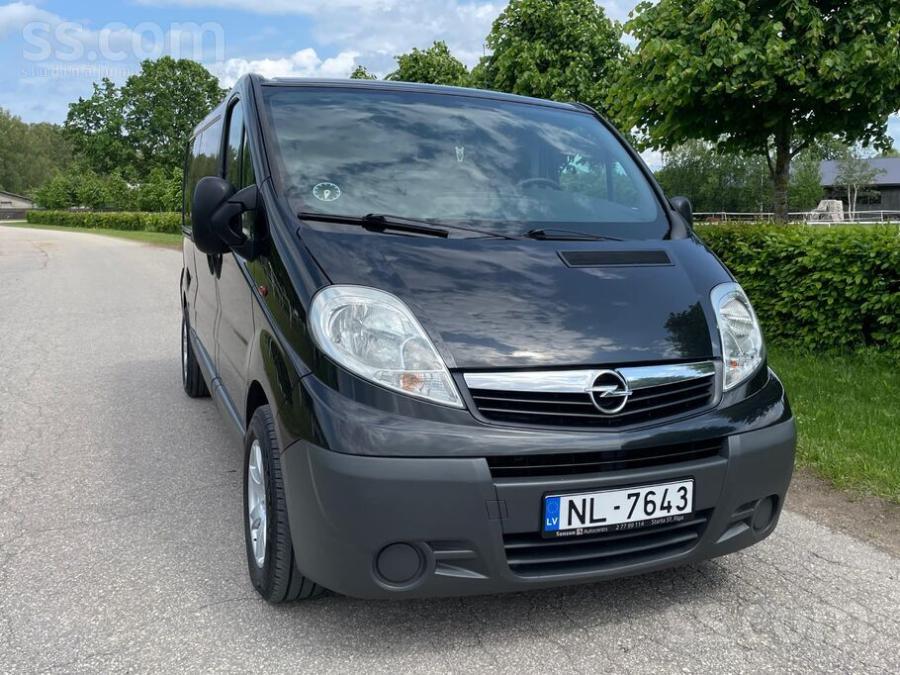 Black Opel Vivaro 2010 in Riga, with an engine capacity of 2.50 L and mileage of 281 thousand km for 4600 €, photo 1 on AUTOMOTO.COM.LV