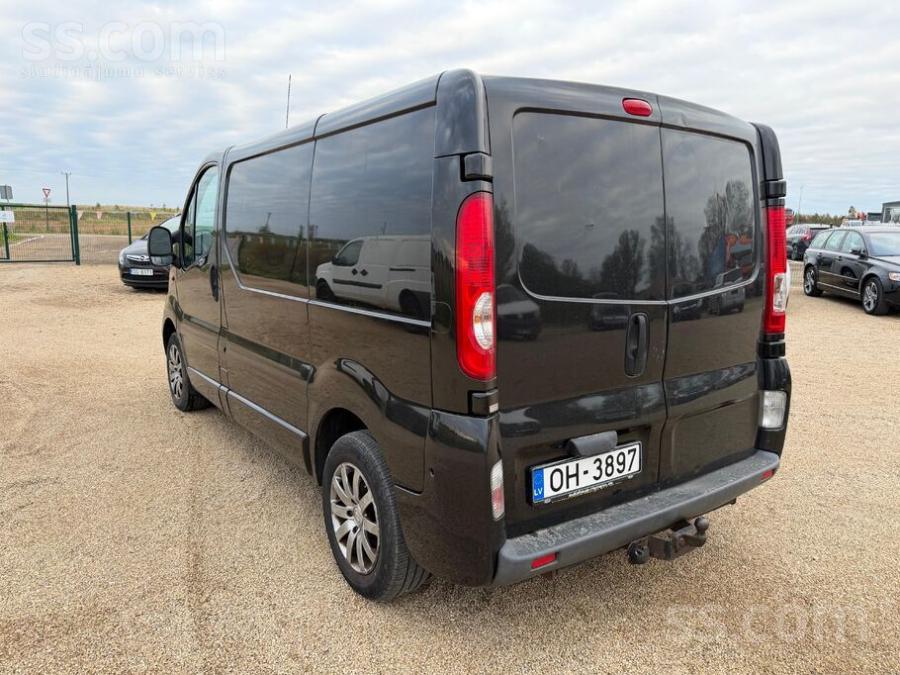 Melns Opel Vivaro 2010 Jēkabpils, ar dzinēja tilpumu 2.00 L un nobraukumu 0 tūkst. km par 4350 €, foto 4 vietnē AUTOMOTO.COM.LV