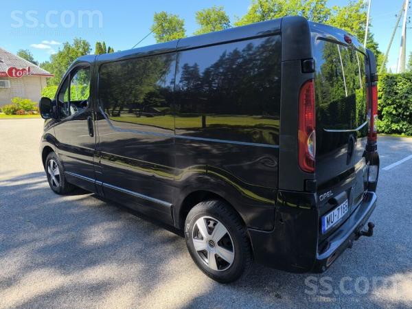 Black Opel Vivaro 2010 in Valmiera, with an engine capacity of 2.00 L and mileage of 277 thousand km for 5550 €, photo 10 on AUTOMOTO.COM.LV