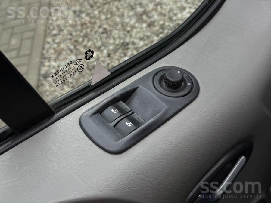Melns Opel Vivaro 2010 Tukums, ar dzinēja tilpumu 2.00 L un nobraukumu 311 tūkst. km par 5000 €, foto 11 vietnē AUTOMOTO.COM.LV