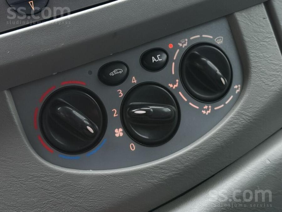 Melns Opel Vivaro 2010 Tukums, ar dzinēja tilpumu 2.00 L un nobraukumu 311 tūkst. km par 5000 €, foto 13 vietnē AUTOMOTO.COM.LV