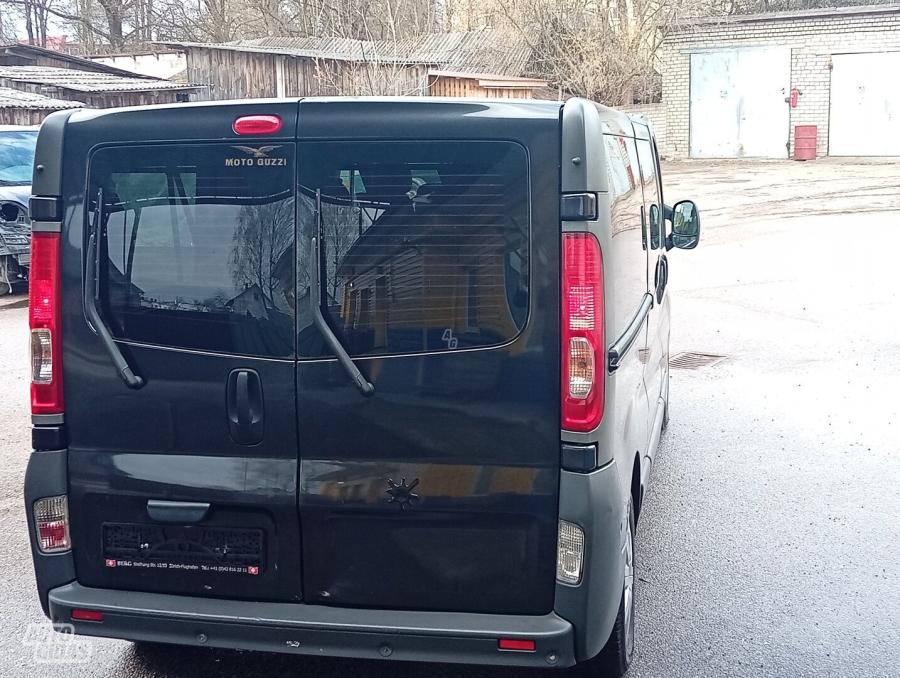 Black Opel Vivaro 2011 in Vilnius, with an engine capacity of 2.50 L and mileage of 280 thousand km for 6750 €, photo 5 on AUTOMOTO.COM.LV