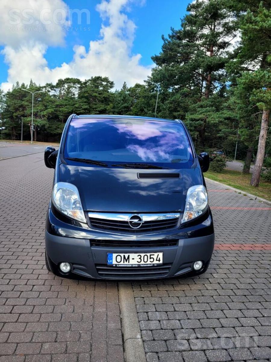 Black Opel Vivaro 2011 in Ventspils, with an engine capacity of 2.50 L and mileage of 291 thousand km for 11500 €, photo 1 on AUTOMOTO.COM.LV