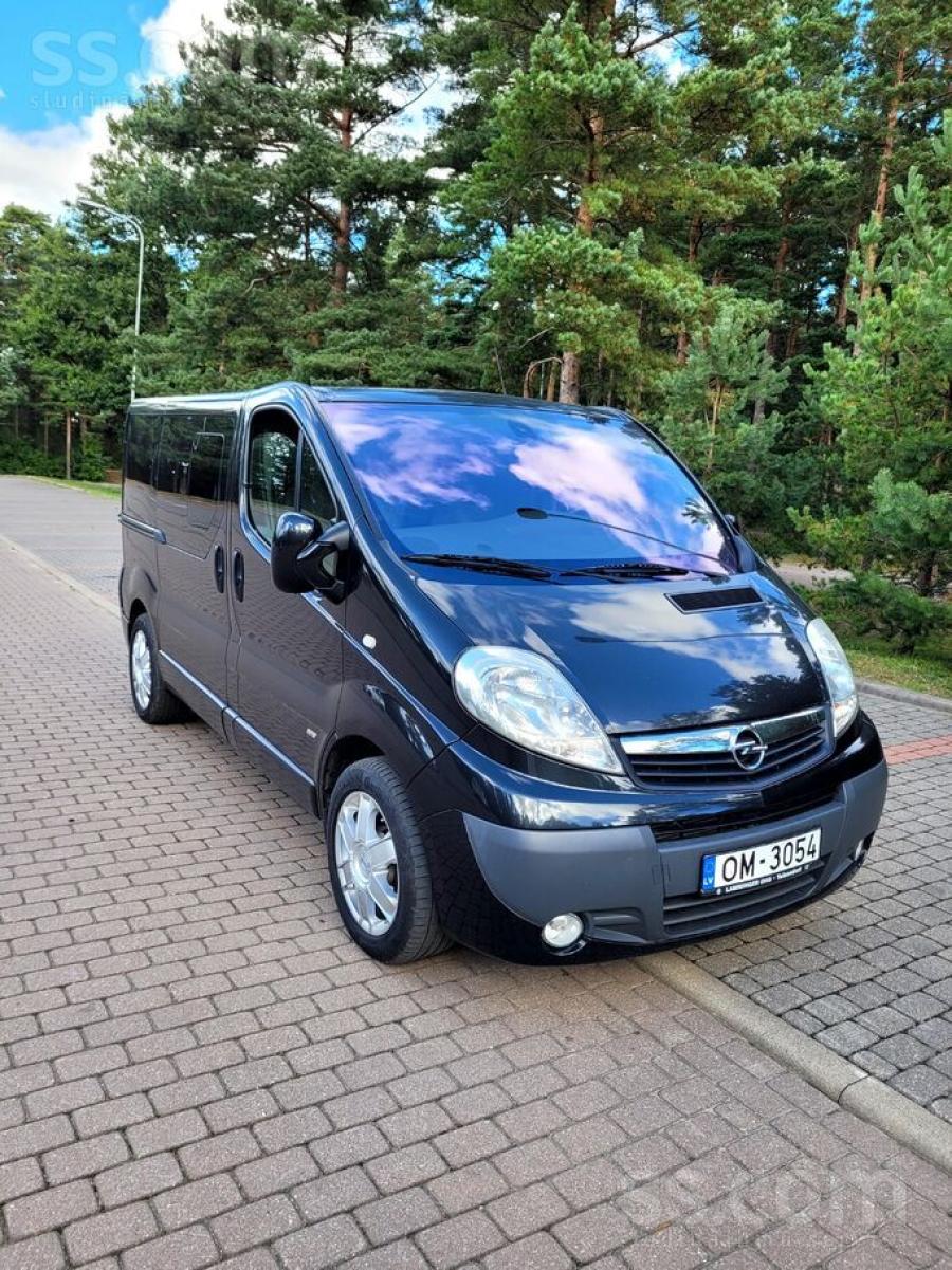 Black Opel Vivaro 2011 in Ventspils, with an engine capacity of 2.50 L and mileage of 291 thousand km for 11500 €, photo 3 on AUTOMOTO.COM.LV