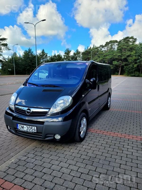 Black Opel Vivaro 2011 in Ventspils, with an engine capacity of 2.50 L and mileage of 291 thousand km for 11500 €, photo 4 on AUTOMOTO.COM.LV