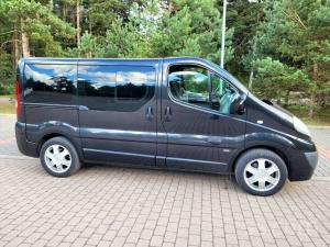 Black Opel Vivaro 2011 in Ventspils, with an engine capacity of 2.50 L and mileage of 291 thousand km for 11500 €, photo 6 on AUTOMOTO.COM.LV