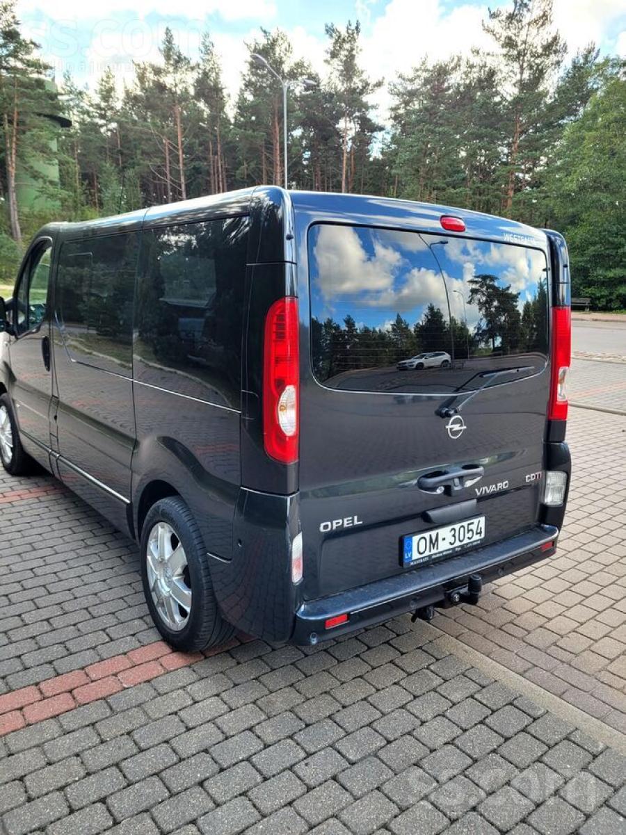 Black Opel Vivaro 2011 in Ventspils, with an engine capacity of 2.50 L and mileage of 291 thousand km for 11500 €, photo 8 on AUTOMOTO.COM.LV