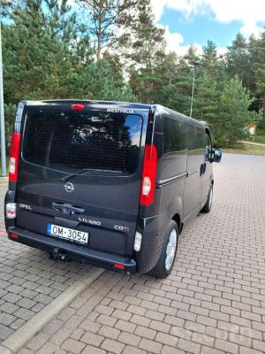 Black Opel Vivaro 2011 in Ventspils, with an engine capacity of 2.50 L and mileage of 291 thousand km for 11500 €, photo 9 on AUTOMOTO.COM.LV