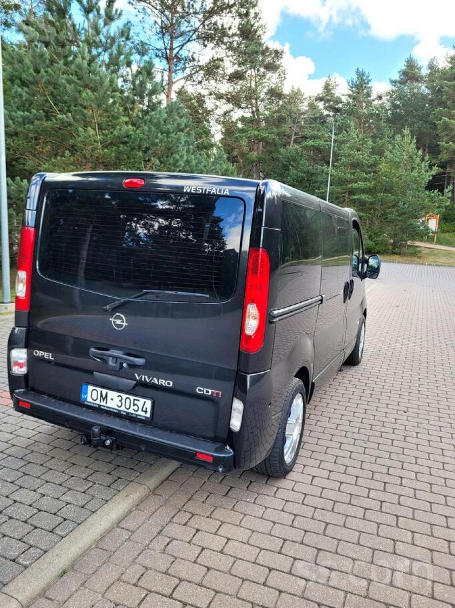 Black Opel Vivaro 2011 in Ventspils, with an engine capacity of 2.50 L and mileage of 291 thousand km for 11500 €, photo 9 on AUTOMOTO.COM.LV
