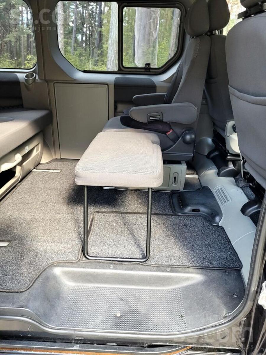 Black Opel Vivaro 2011 in Ventspils, with an engine capacity of 2.50 L and mileage of 291 thousand km for 11500 €, photo 13 on AUTOMOTO.COM.LV