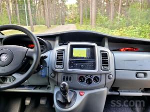 Black Opel Vivaro 2011 in Ventspils, with an engine capacity of 2.50 L and mileage of 291 thousand km for 11500 €, photo 14 on AUTOMOTO.COM.LV