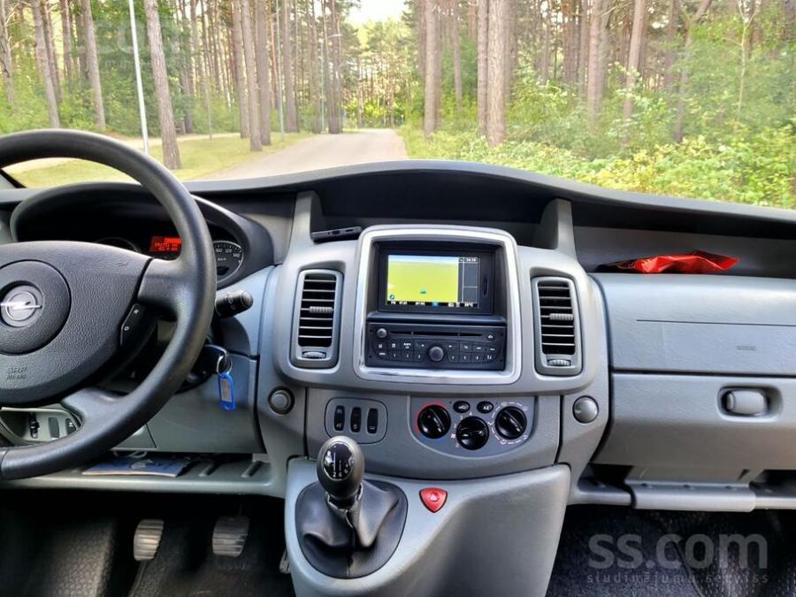 Black Opel Vivaro 2011 in Ventspils, with an engine capacity of 2.50 L and mileage of 291 thousand km for 11500 €, photo 14 on AUTOMOTO.COM.LV