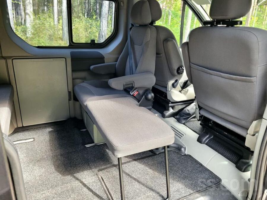 Black Opel Vivaro 2011 in Ventspils, with an engine capacity of 2.50 L and mileage of 291 thousand km for 11500 €, photo 16 on AUTOMOTO.COM.LV