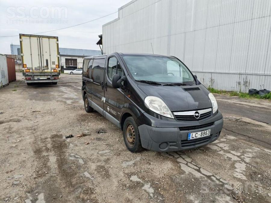 Black Opel Vivaro 2012 in Riga, with an engine capacity of 2.00 L and mileage of 290 thousand km for 4950 €, photo 3 on AUTOMOTO.COM.LV
