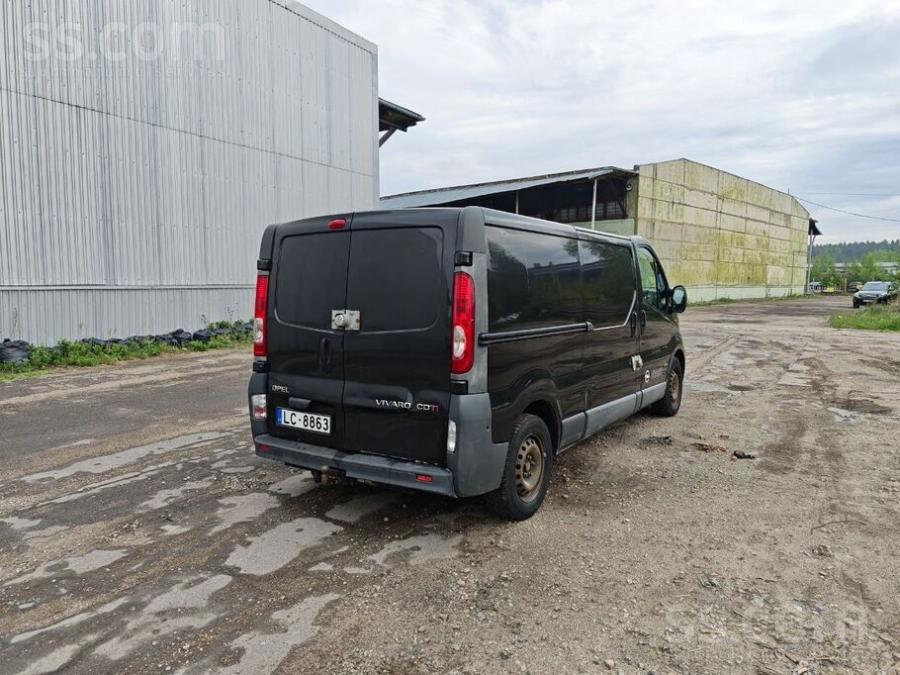 Black Opel Vivaro 2012 in Riga, with an engine capacity of 2.00 L and mileage of 290 thousand km for 4950 €, photo 5 on AUTOMOTO.COM.LV