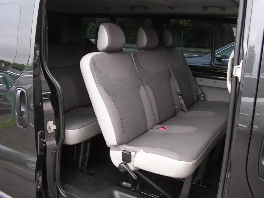 Melns Opel Vivaro 2012 Sigulda, ar dzinēja tilpumu 2.00 L un nobraukumu 250 tūkst. km par 11950 €, foto 25 vietnē AUTOMOTO.COM.LV