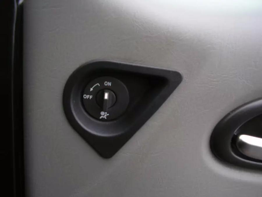 Melns Opel Vivaro 2012 Sigulda, ar dzinēja tilpumu 2.00 L un nobraukumu 250 tūkst. km par 11950 €, foto 29 vietnē AUTOMOTO.COM.LV