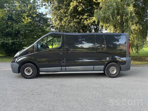 Black Opel Vivaro 2012 in Ogre, with an engine capacity of 2.00 L and mileage of 233 thousand km for 4890 €, photo 1 on AUTOMOTO.COM.LV