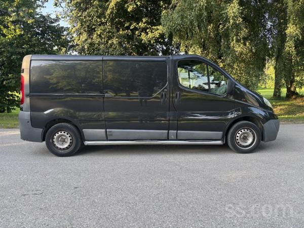 Black Opel Vivaro 2012 in Ogre, with an engine capacity of 2.00 L and mileage of 233 thousand km for 4890 €, photo 2 on AUTOMOTO.COM.LV