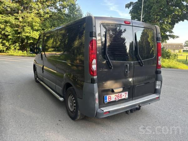 Black Opel Vivaro 2012 in Ogre, with an engine capacity of 2.00 L and mileage of 233 thousand km for 4890 €, photo 5 on AUTOMOTO.COM.LV