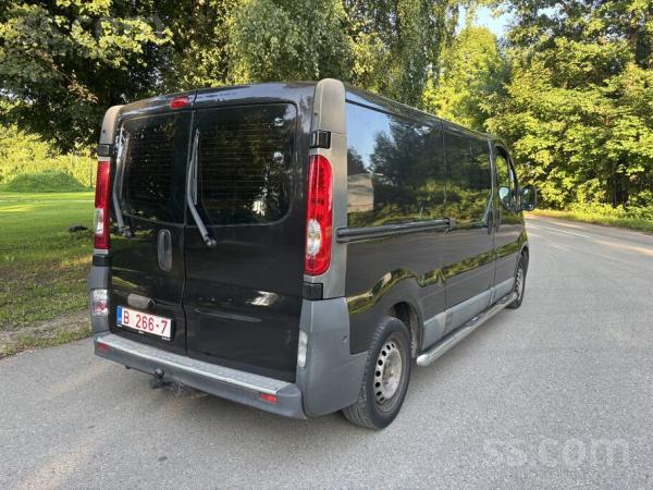 Black Opel Vivaro 2012 in Ogre, with an engine capacity of 2.00 L and mileage of 233 thousand km for 4890 €, photo 6 on AUTOMOTO.COM.LV