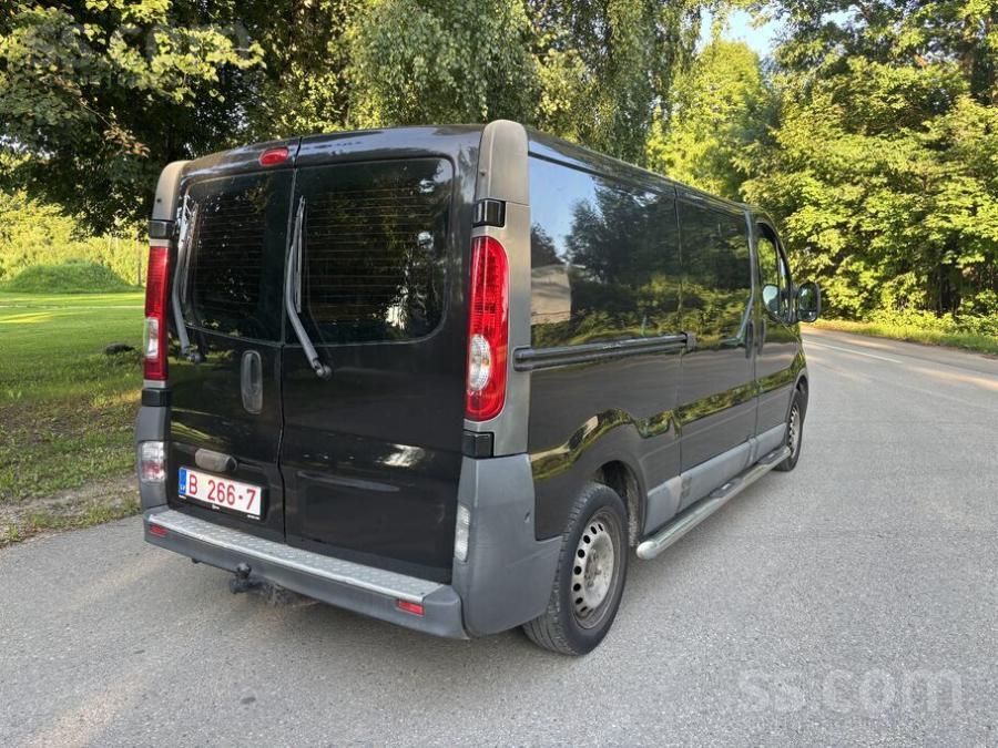 Black Opel Vivaro 2012 in Ogre, with an engine capacity of 2.00 L and mileage of 233 thousand km for 4890 €, photo 7 on AUTOMOTO.COM.LV