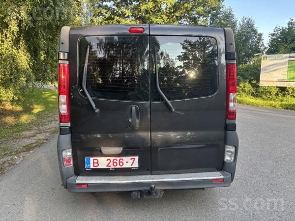 Black Opel Vivaro 2012 in Ogre, with an engine capacity of 2.00 L and mileage of 233 thousand km for 4890 €, photo 7 on AUTOMOTO.COM.LV