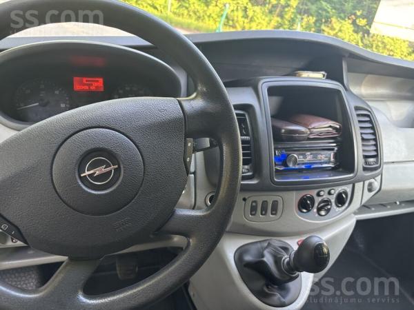 Black Opel Vivaro 2012 in Ogre, with an engine capacity of 2.00 L and mileage of 233 thousand km for 4890 €, photo 8 on AUTOMOTO.COM.LV