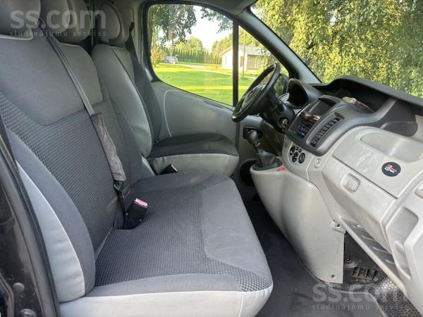 Black Opel Vivaro 2012 in Ogre, with an engine capacity of 2.00 L and mileage of 233 thousand km for 4890 €, photo 9 on AUTOMOTO.COM.LV