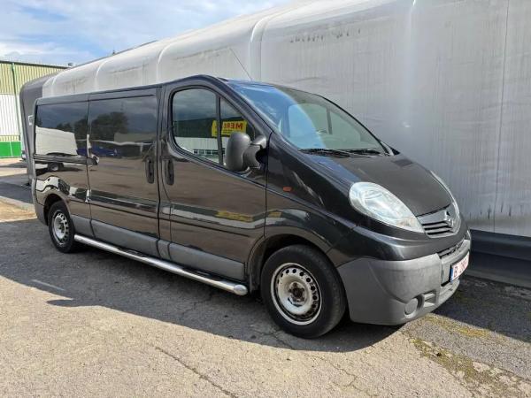 Black Opel Vivaro 2012 in Ogre, with an engine capacity of 2.00 L and mileage of 232 thousand km for 5250 €, photo 3 on AUTOMOTO.COM.LV
