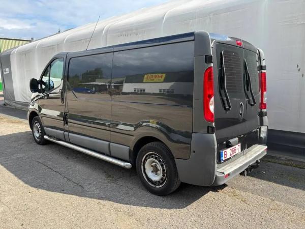 Black Opel Vivaro 2012 in Ogre, with an engine capacity of 2.00 L and mileage of 232 thousand km for 5250 €, photo 6 on AUTOMOTO.COM.LV