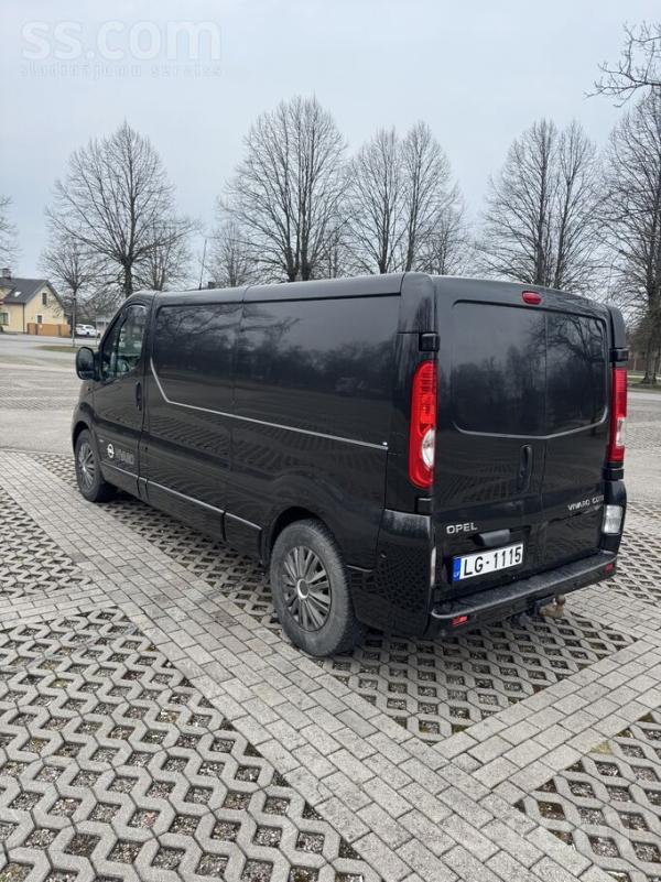 Opel Vivaro 2012 Ventspils vietnē Melns Opel Vivaro 2012 Ventspils, ar dzinēja tilpumu 2.00 L un nobraukumu 351 tūkst. km par 4600 €, foto 1 vietnē AUTOMOTO.COM.LV
