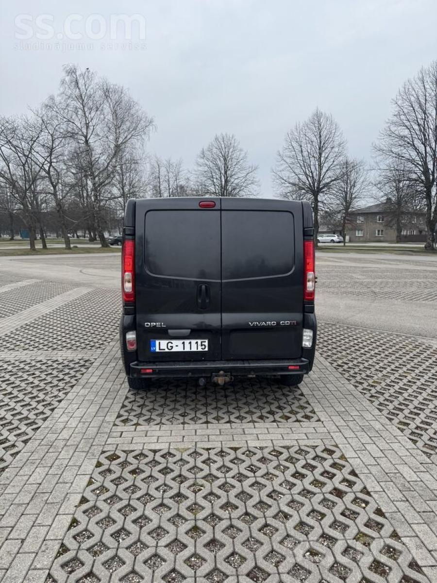 Melns Opel Vivaro 2012 Ventspils, ar dzinēja tilpumu 2.00 L un nobraukumu 351 tūkst. km par 4600 €, foto 3 vietnē AUTOMOTO.COM.LV