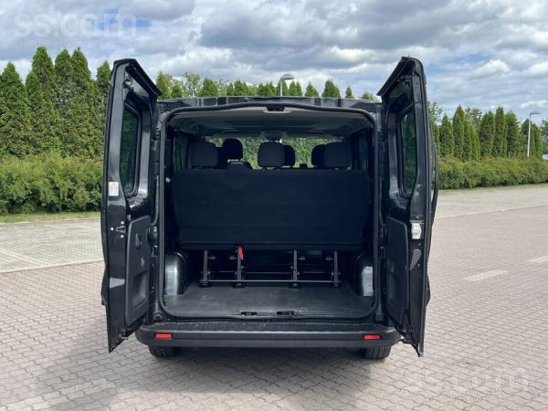 Black Opel Vivaro 2015 in Jelgava, with an engine capacity of 1.60 L and mileage of 213 thousand km for 12590 €, photo 7 on AUTOMOTO.COM.LV