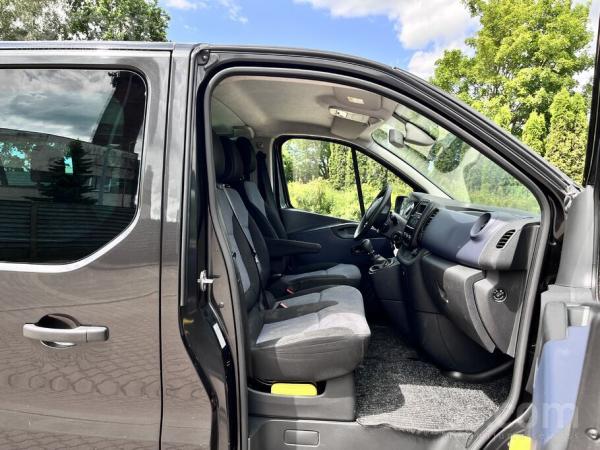 Black Opel Vivaro 2015 in Jelgava, with an engine capacity of 1.60 L and mileage of 213 thousand km for 12590 €, photo 10 on AUTOMOTO.COM.LV
