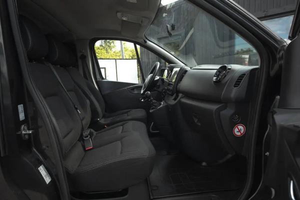 Melns Opel Vivaro 2015 Jelgava, ar dzinēja tilpumu 1.60 L un nobraukumu 298 tūkst. km par 10000 €, foto 7 vietnē AUTOMOTO.COM.LV