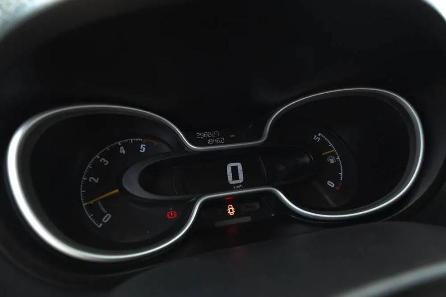 Melns Opel Vivaro 2015 Jelgava, ar dzinēja tilpumu 1.60 L un nobraukumu 298 tūkst. km par 10000 €, foto 16 vietnē AUTOMOTO.COM.LV