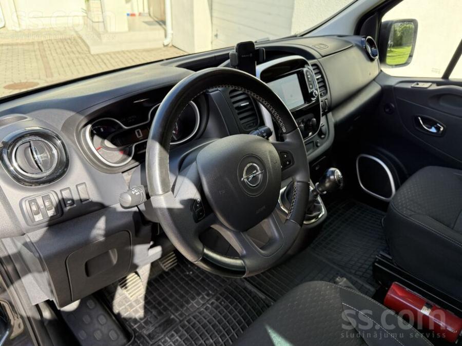 Black Opel Vivaro 2017 in Riga, with an engine capacity of 1.60 L and mileage of 130 thousand km for 15800 €, photo 18 on AUTOMOTO.COM.LV