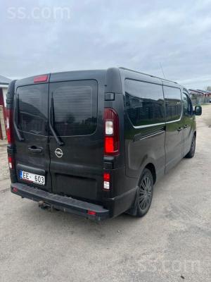 Black Opel Vivaro 2017 in Riga, with an engine capacity of 1.60 L and mileage of 380 thousand km for 10500 €, photo 4 on AUTOMOTO.COM.LV