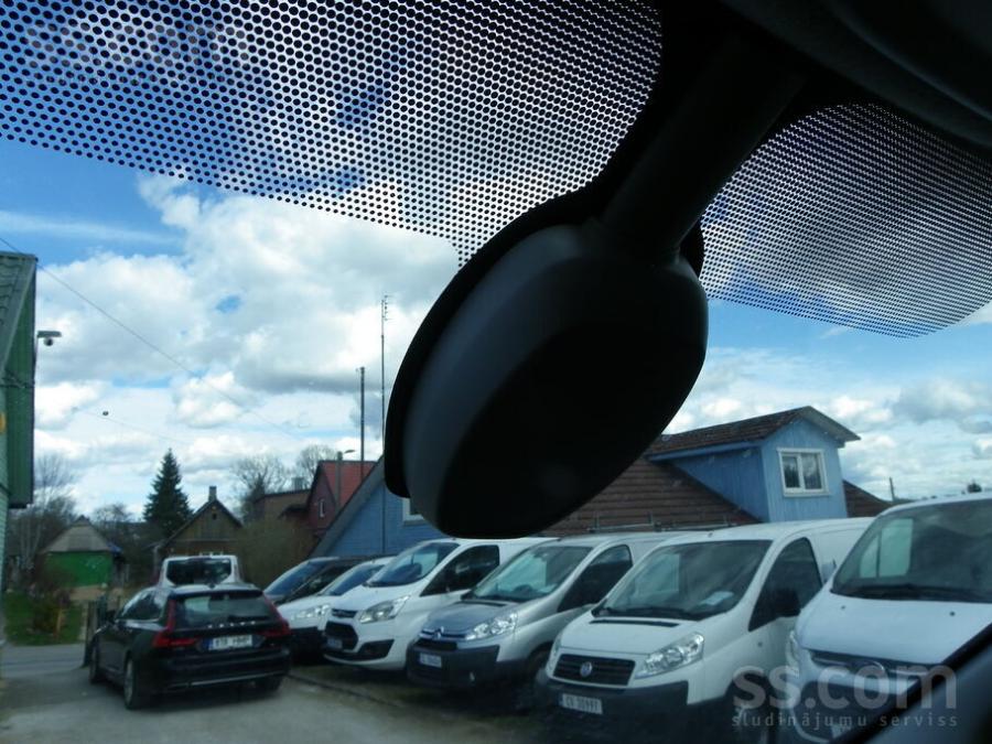 Black Opel Vivaro 2018 in Valka, with an engine capacity of 1.60 L and mileage of 214 thousand km for 9500 €, photo 16 on AUTOMOTO.COM.LV