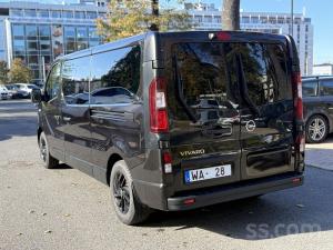 Black Opel Vivaro 2020 in Riga, with an engine capacity of 1.60 L and mileage of 137 thousand km for 15700 €, photo 7 on AUTOMOTO.COM.LV