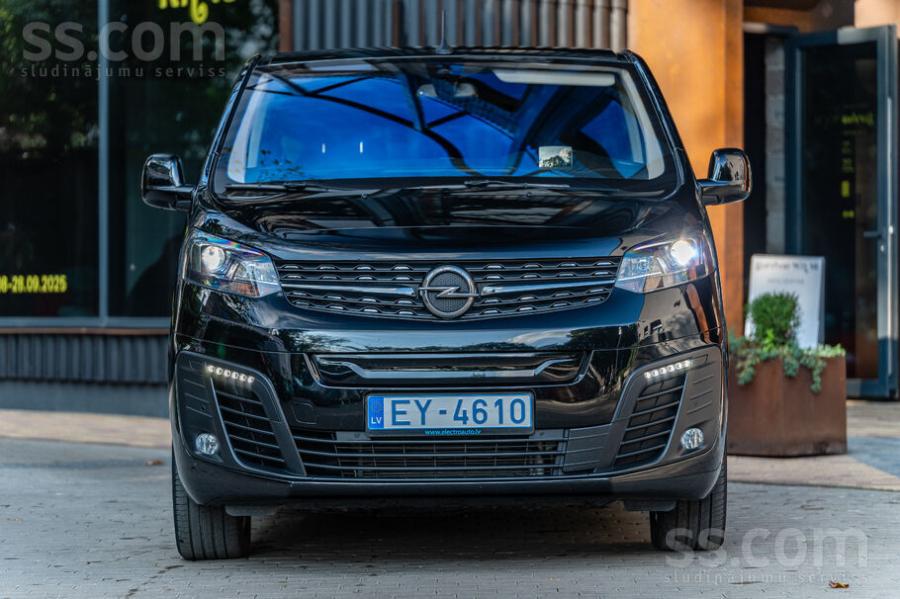 Black Opel Vivaro 2022 in Riga, with an engine capacity of 1.60 L and mileage of 21 thousand km for 32500 €, photo 4 on AUTOMOTO.COM.LV