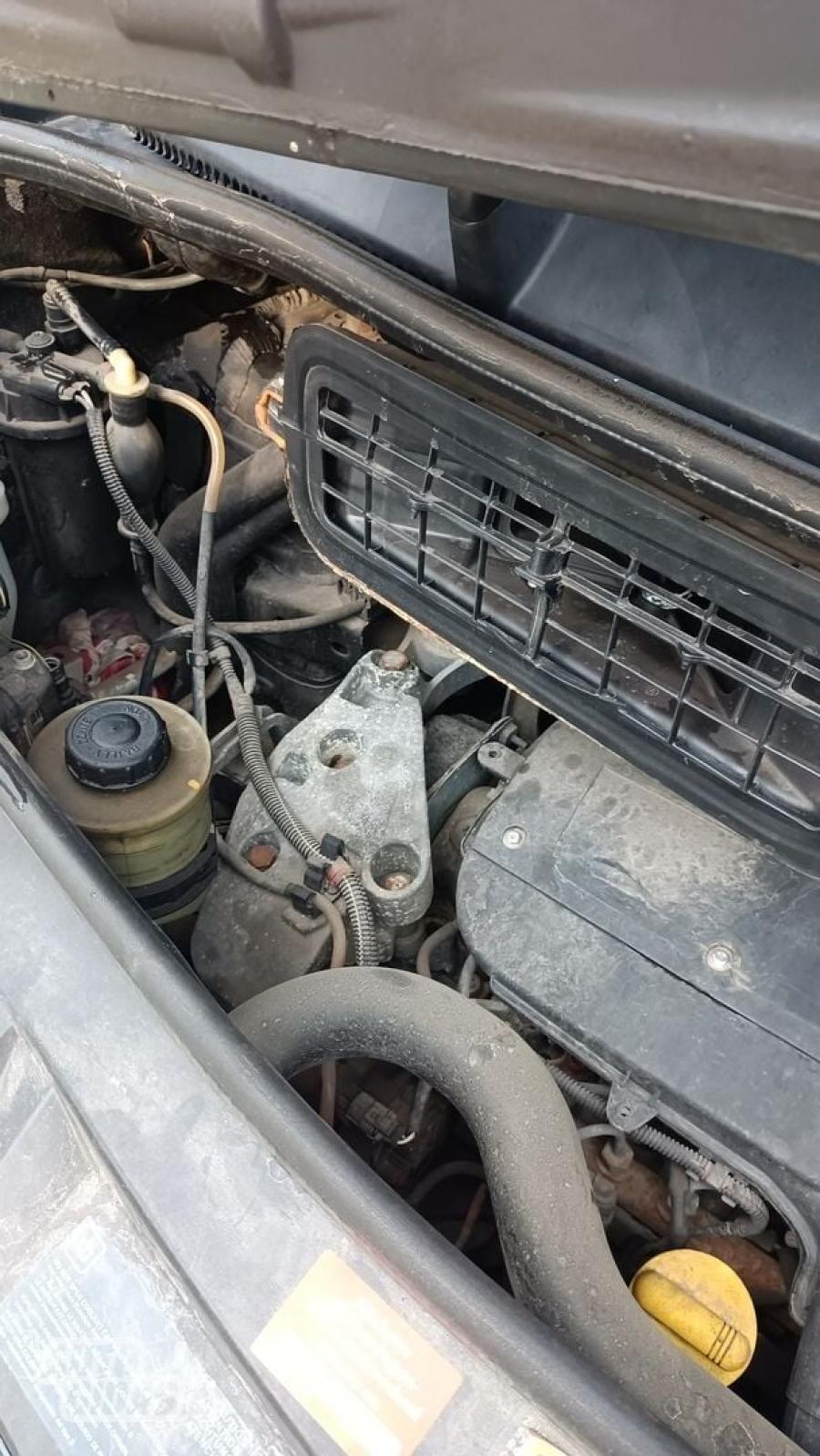 Melns Opel Vivaro 2026 Kauņa, ar dzinēja tilpumu 1.90 L un nobraukumu 270 tūkst. km par 4600 €, foto 17 vietnē AUTOMOTO.COM.LV