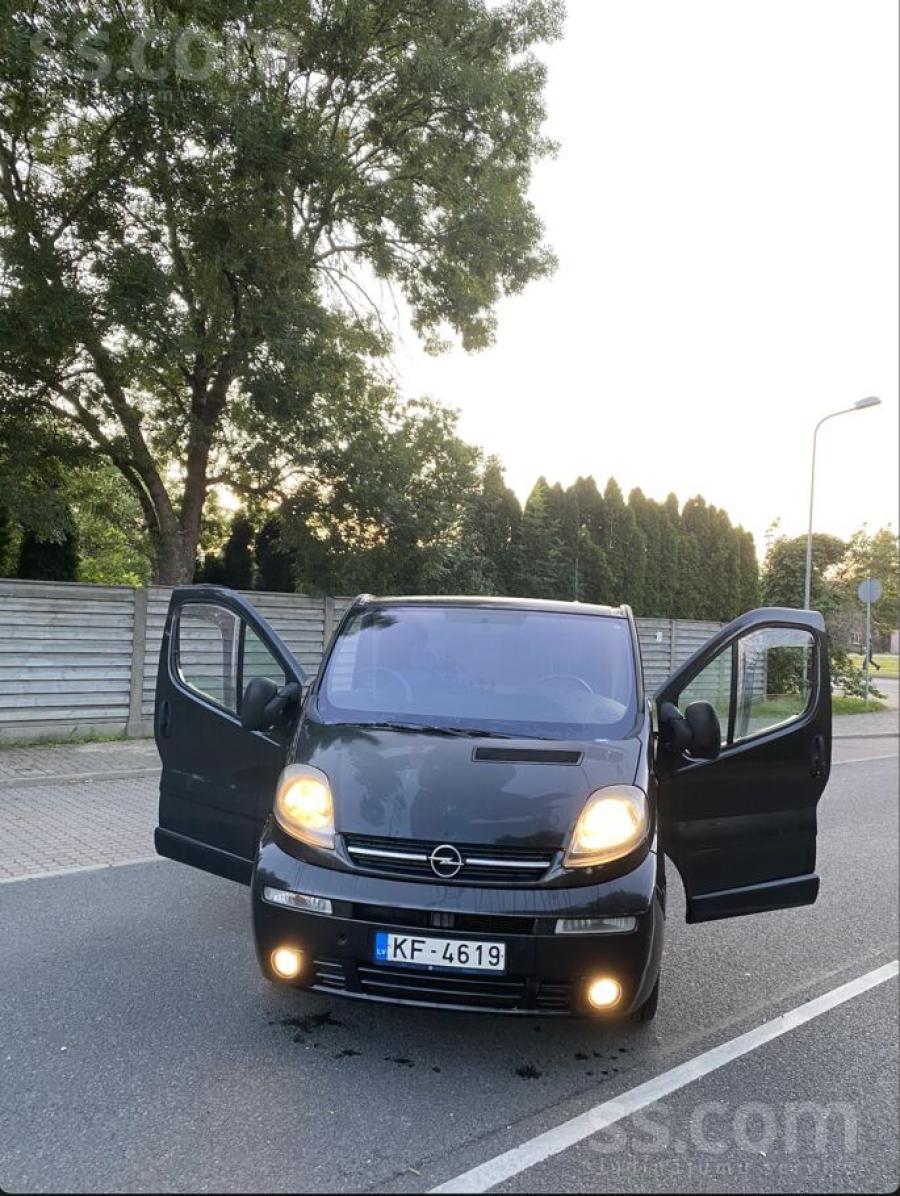 Black Opel Vivaro 2003 in Jelgava, with an engine capacity of 1.90 L and mileage of 377 thousand km for 3550 €, photo 1 on AUTOMOTO.COM.LV