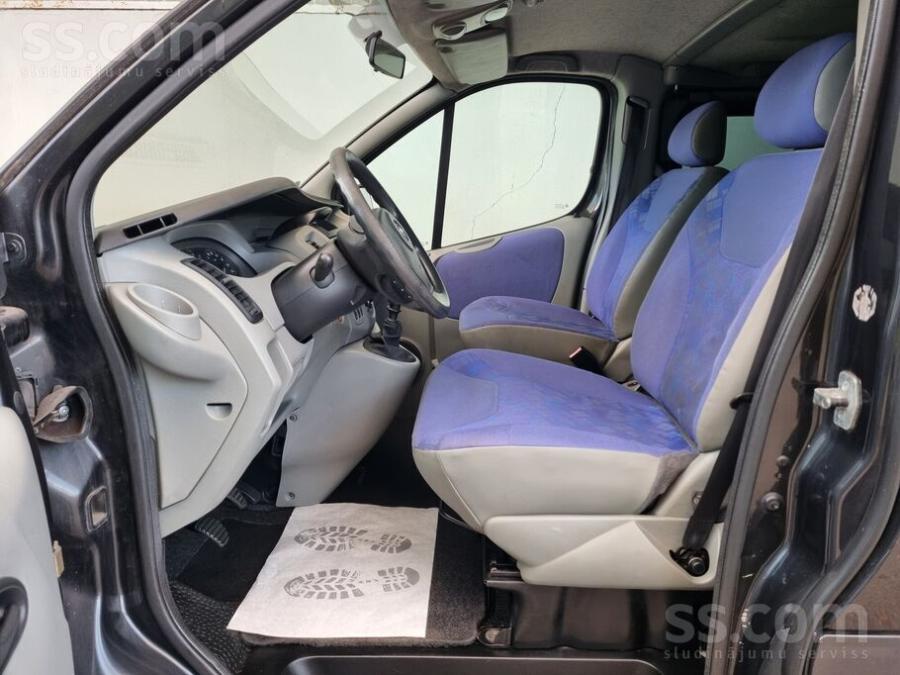 Black Opel Vivaro 2003 in Ogre, with an engine capacity of 1.90 L and mileage of 320 thousand km for 6650 €, photo 11 on AUTOMOTO.COM.LV