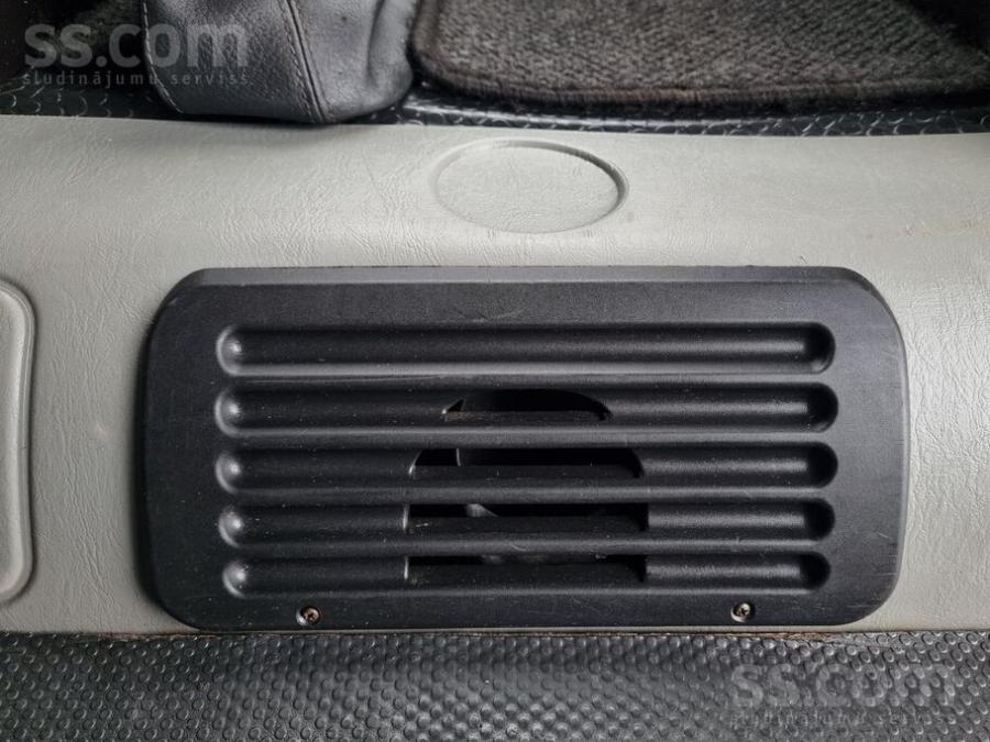 Black Opel Vivaro 2003 in Ogre, with an engine capacity of 1.90 L and mileage of 320 thousand km for 6650 €, photo 20 on AUTOMOTO.COM.LV